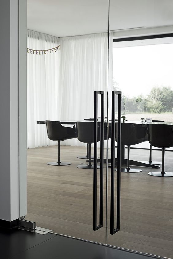 Usi de sticla batante Mures